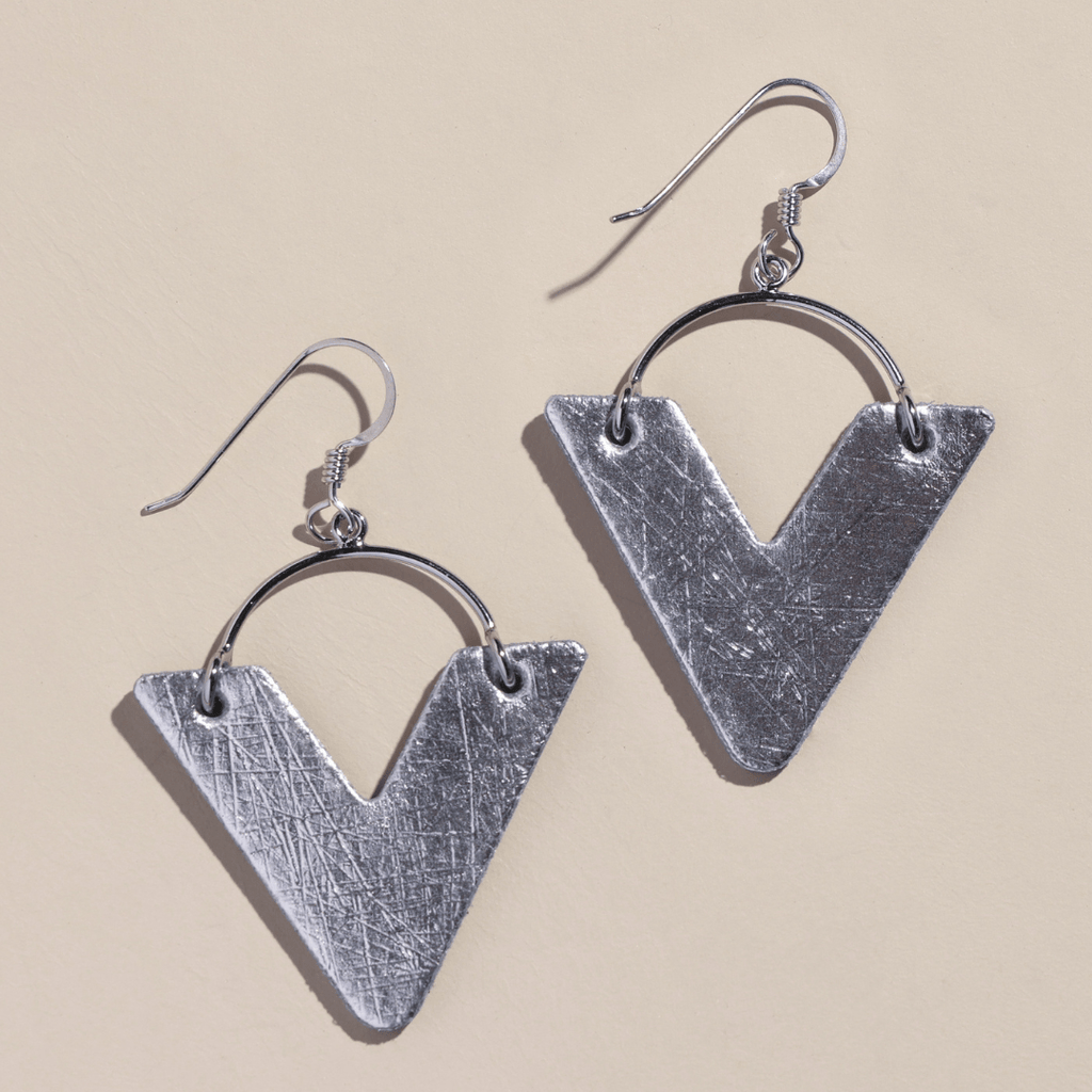 Vintage Silver Sutton - Nickel & Suede